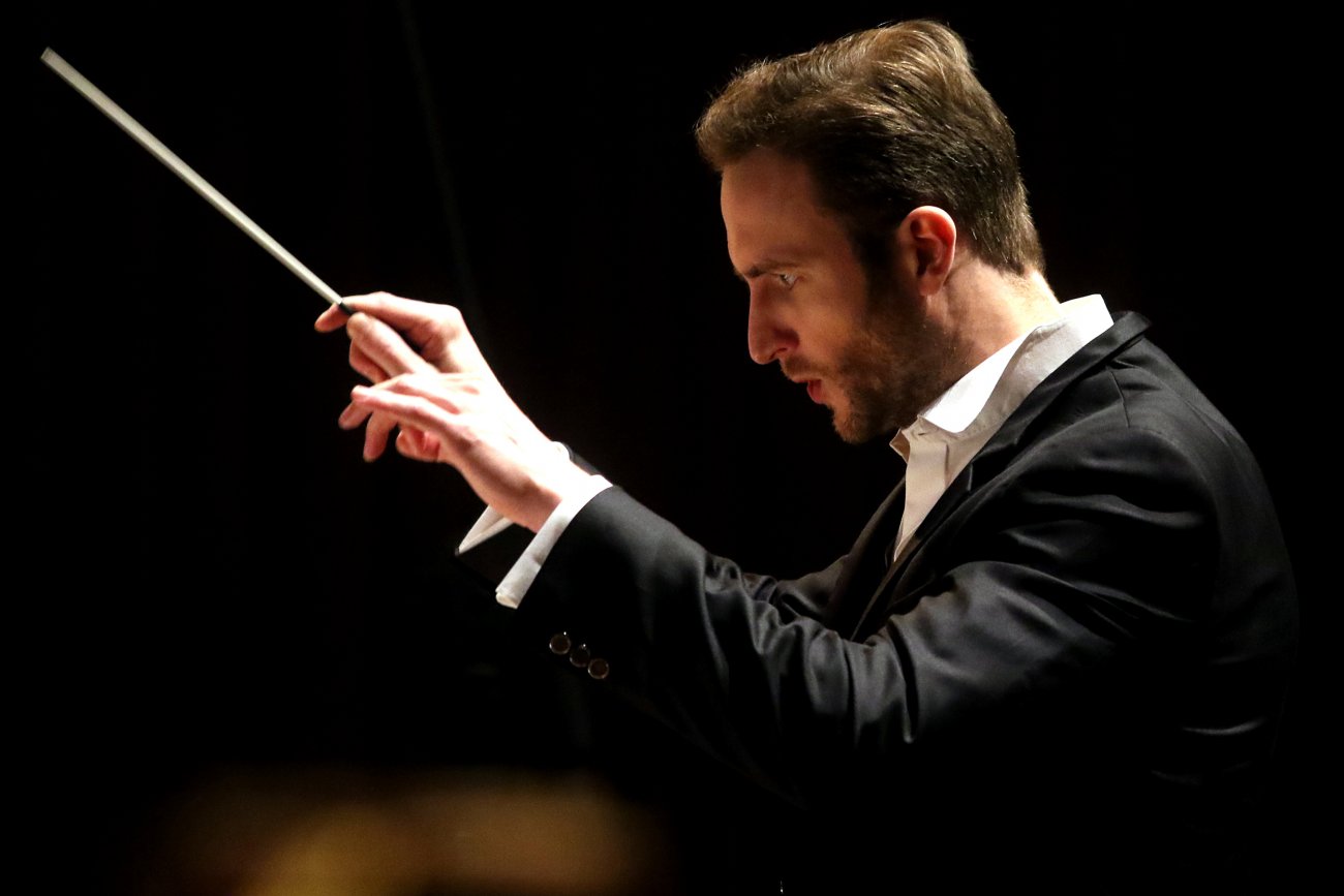 Christian Schumann conducts film & orchestra concert at Elbphilharmonie ...
